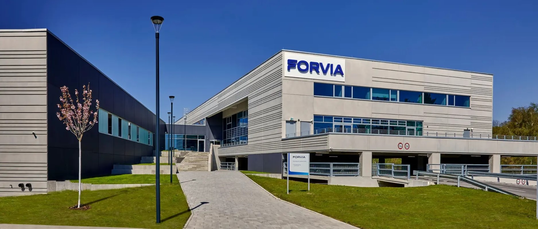 Forvia voit ses ventes légèrement baisser début 2024 | autoactu.com